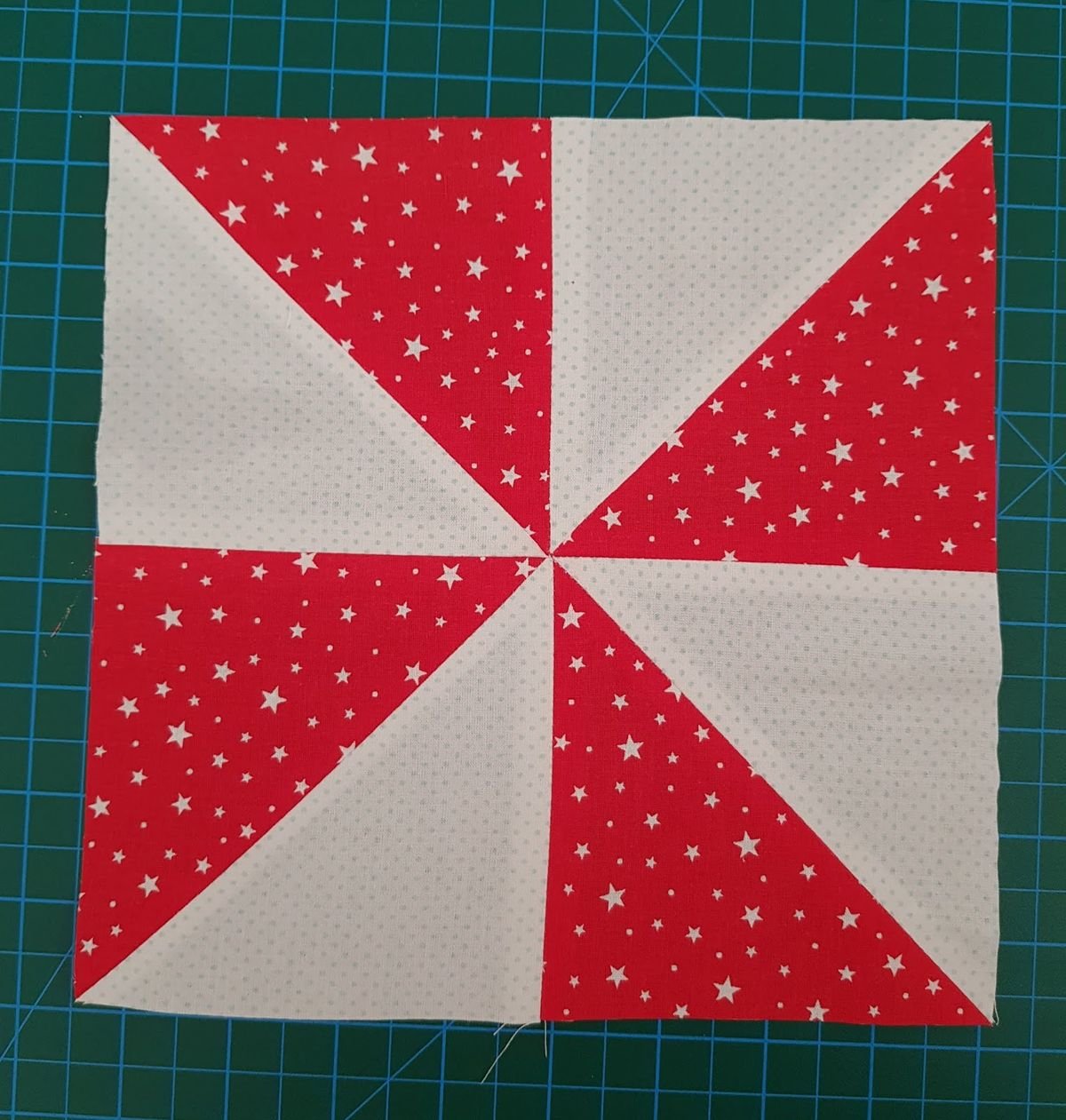 Pinwheel Quilt Block Pattern – A Timeless Patchwork Classic – Patterns ...